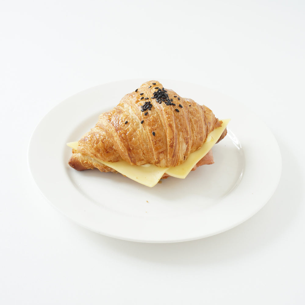 Beef & Cheese Croissant – Pand'Or